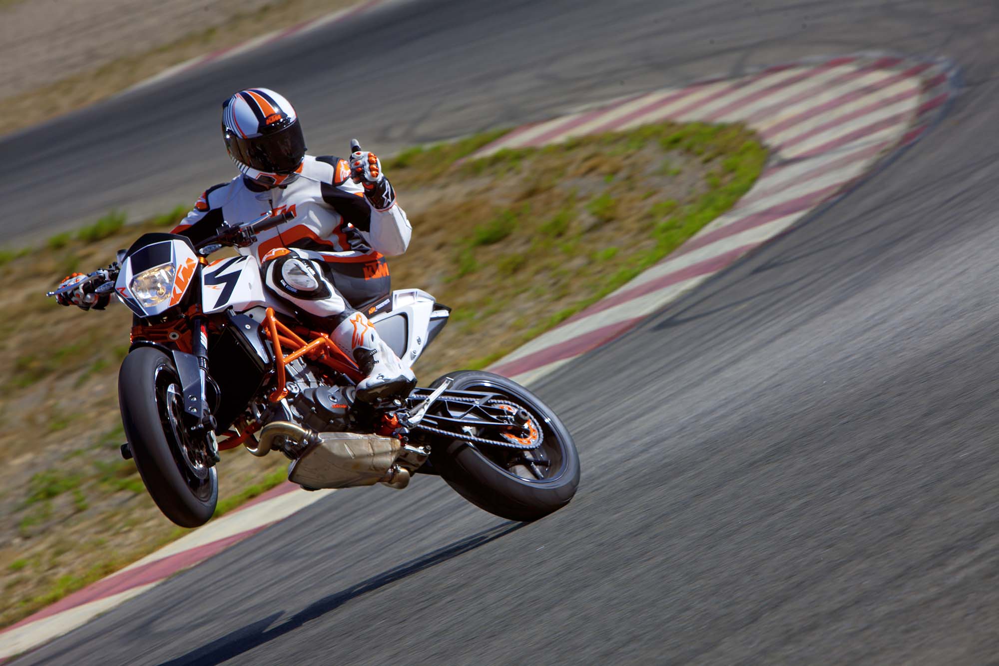 2013 KTM 690 DUKE R - MotorShock.com